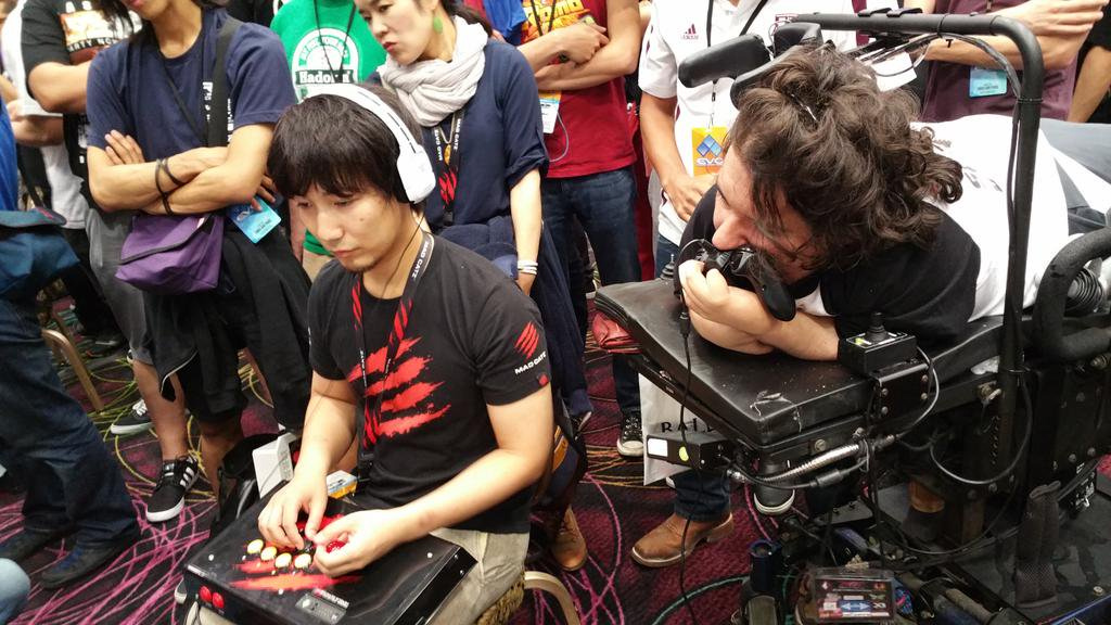 Meet BrolyLegs, the competitive Street Fighter player who fights with ...